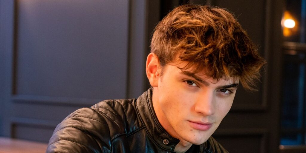 Наместо признание популарниот актер Габриел Гевара доби полициски ...